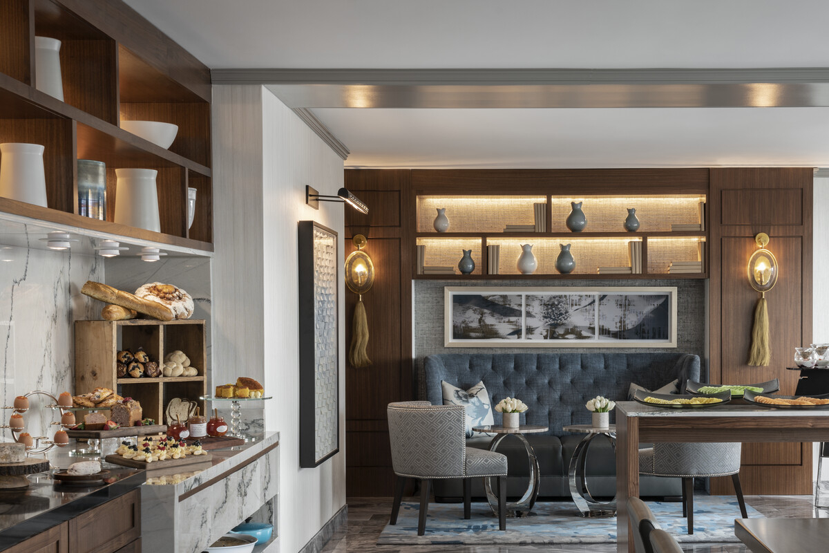 THE CLUB LEVEL LOUNGE